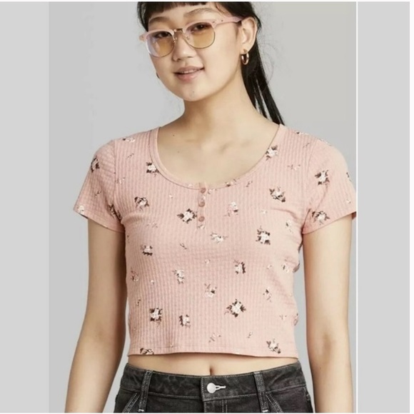 wild fable | Tops | Wild Fable Pink Floral Henley Crop Top | Poshmark